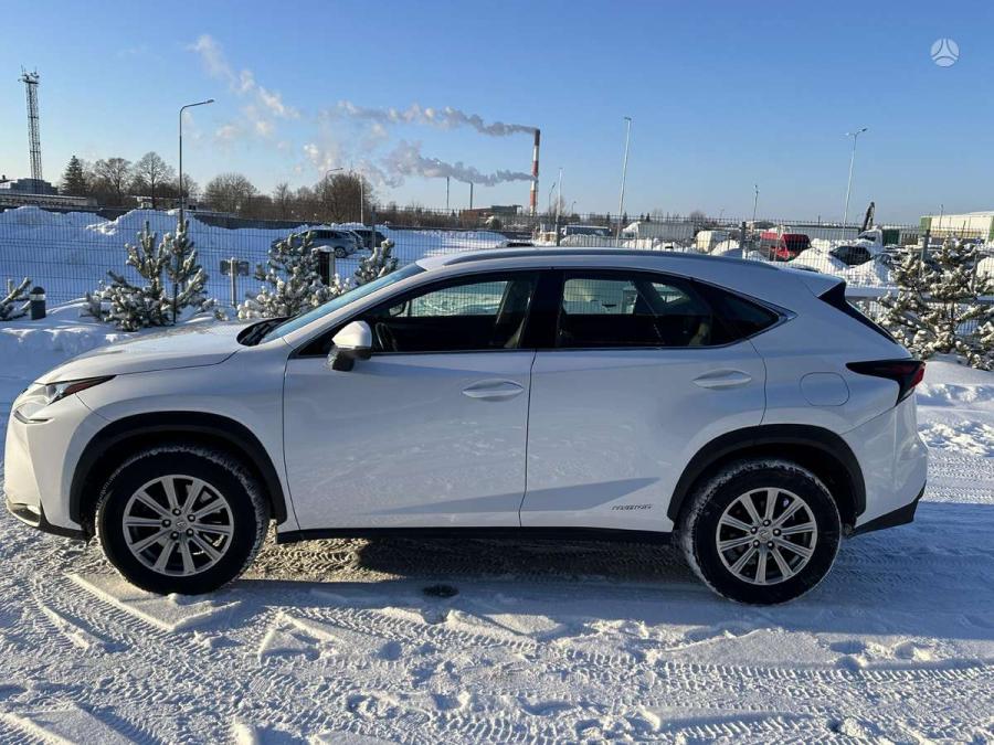 White Lexus NX 300h 2015 in Siauliai, with an engine capacity of 2.49 L and mileage of 261 thousand km for 16900 €, photo 9 on AUTOMOTO.COM.LV