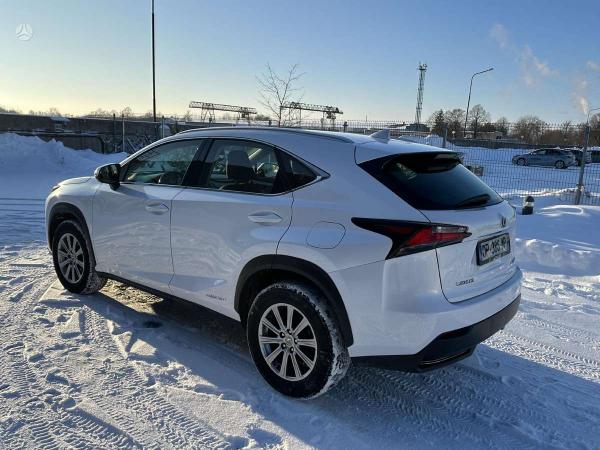White Lexus NX 300h 2015 in Siauliai, with an engine capacity of 2.49 L and mileage of 261 thousand km for 16900 €, photo 10 on AUTOMOTO.COM.LV
