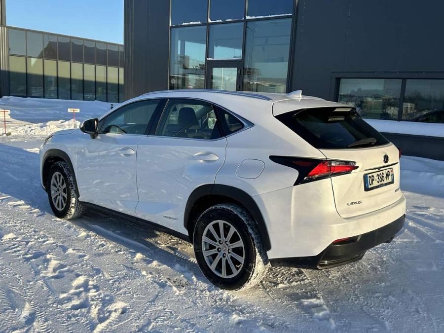 White Lexus NX 300h 2015 in Siauliai, with an engine capacity of 2.49 L and mileage of 261 thousand km for 16900 €, photo 13 on AUTOMOTO.COM.LV
