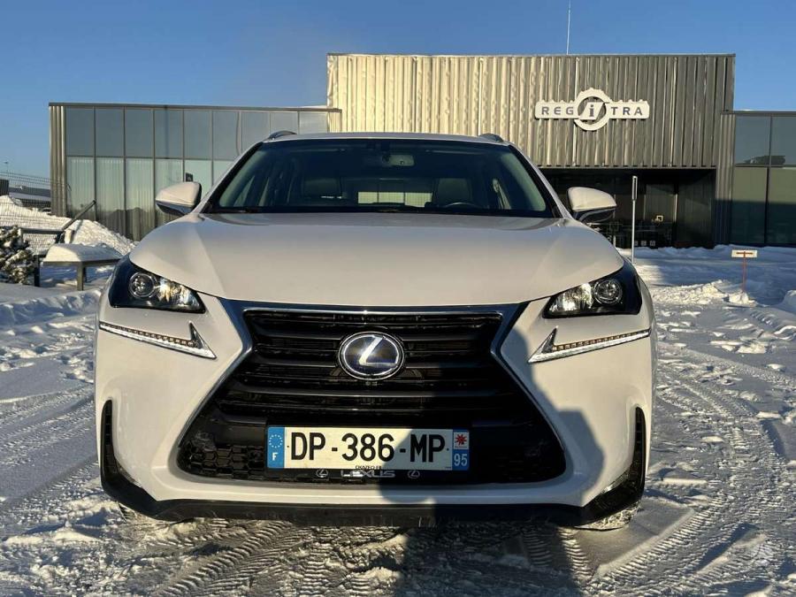 White Lexus NX 300h 2015 in Siauliai, with an engine capacity of 2.49 L and mileage of 261 thousand km for 16900 €, photo 18 on AUTOMOTO.COM.LV