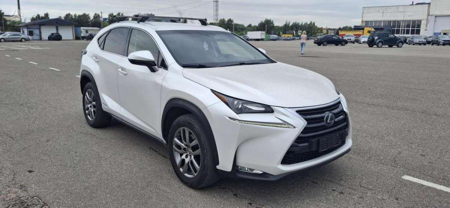 White Lexus NX 300h 2015 in Panevezys, with an engine capacity of 2.49 L and mileage of 150 thousand km for 16900 €, photo 1 on AUTOMOTO.COM.LV