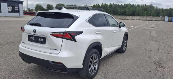 White Lexus NX 300h 2015 in Panevezys, with an engine capacity of 2.49 L and mileage of 150 thousand km for 16900 €, photo 4 on AUTOMOTO.COM.LV