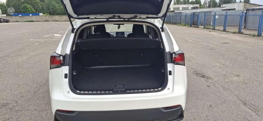 White Lexus NX 300h 2015 in Panevezys, with an engine capacity of 2.49 L and mileage of 150 thousand km for 16900 €, photo 6 on AUTOMOTO.COM.LV
