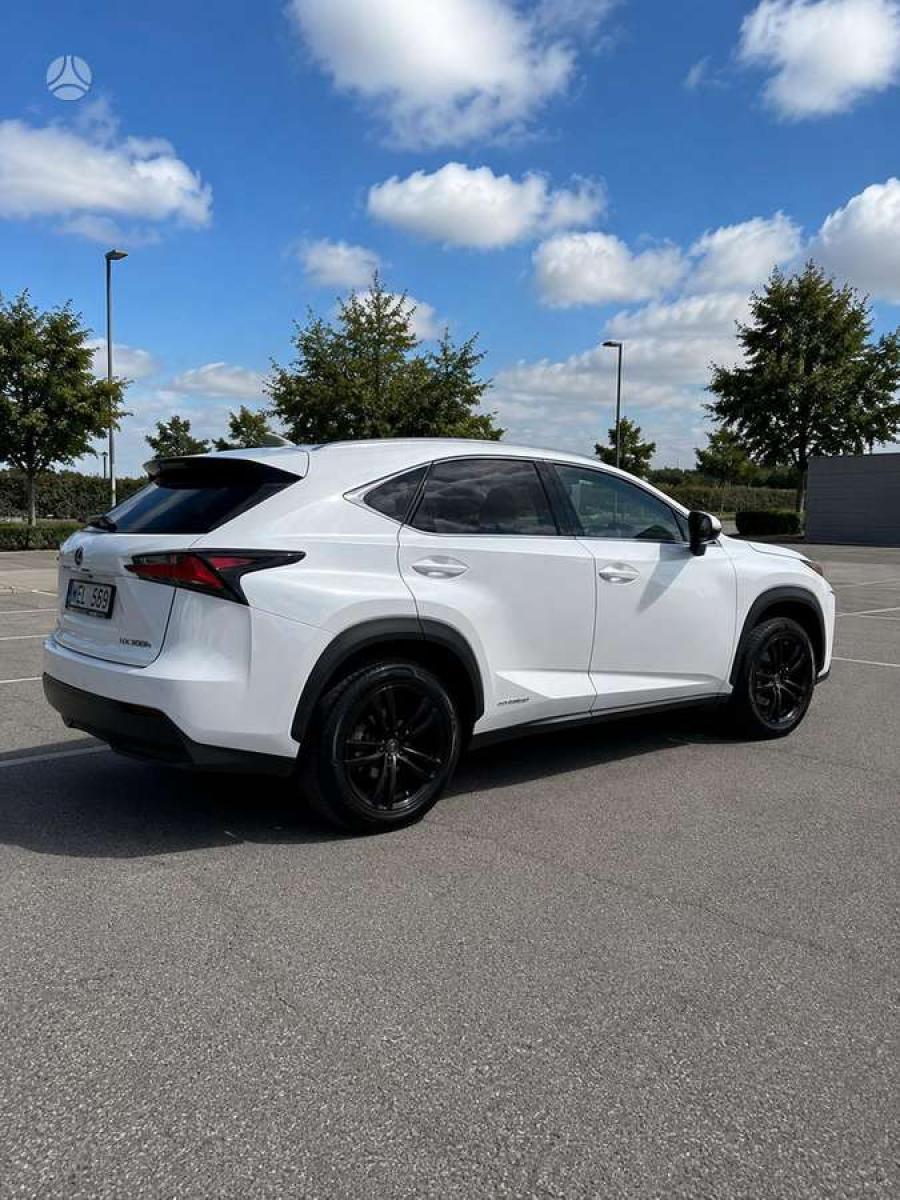 Balts Lexus NX 300h 2015 Viļņa, ar dzinēja tilpumu 2.49 L un nobraukumu 160 tūkst. km par 18300 €, foto 3 vietnē AUTOMOTO.COM.LV