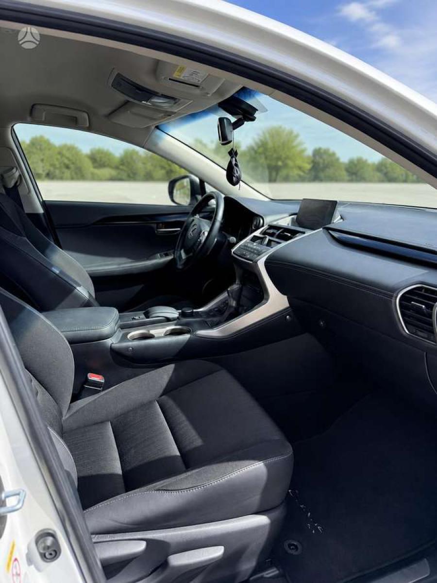 Balts Lexus NX 300h 2015 Viļņa, ar dzinēja tilpumu 2.49 L un nobraukumu 160 tūkst. km par 18300 €, foto 10 vietnē AUTOMOTO.COM.LV