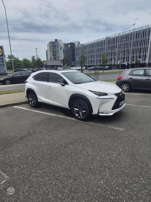 White Lexus NX 300h 2015 in Vilnius, with an engine capacity of 2.50 L and mileage of 212 thousand km for 20000 €, photo 3 on AUTOMOTO.COM.LV