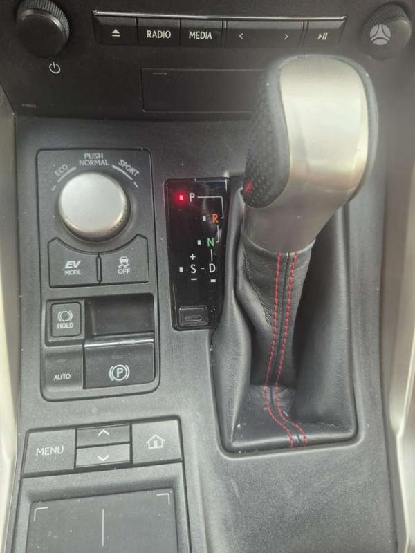 White Lexus NX 300h 2015 in Vilnius, with an engine capacity of 2.50 L and mileage of 212 thousand km for 20000 €, photo 8 on AUTOMOTO.COM.LV