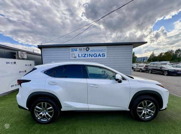 Lexus NX 300h 2015 in Panevezys on AUTOMOTO.COM.LV White Lexus NX 300h 2015 in Panevezys, with an engine capacity of 2.49 L and mileage of 150 thousand km for 16900 €, photo 5 on AUTOMOTO.COM.LV
