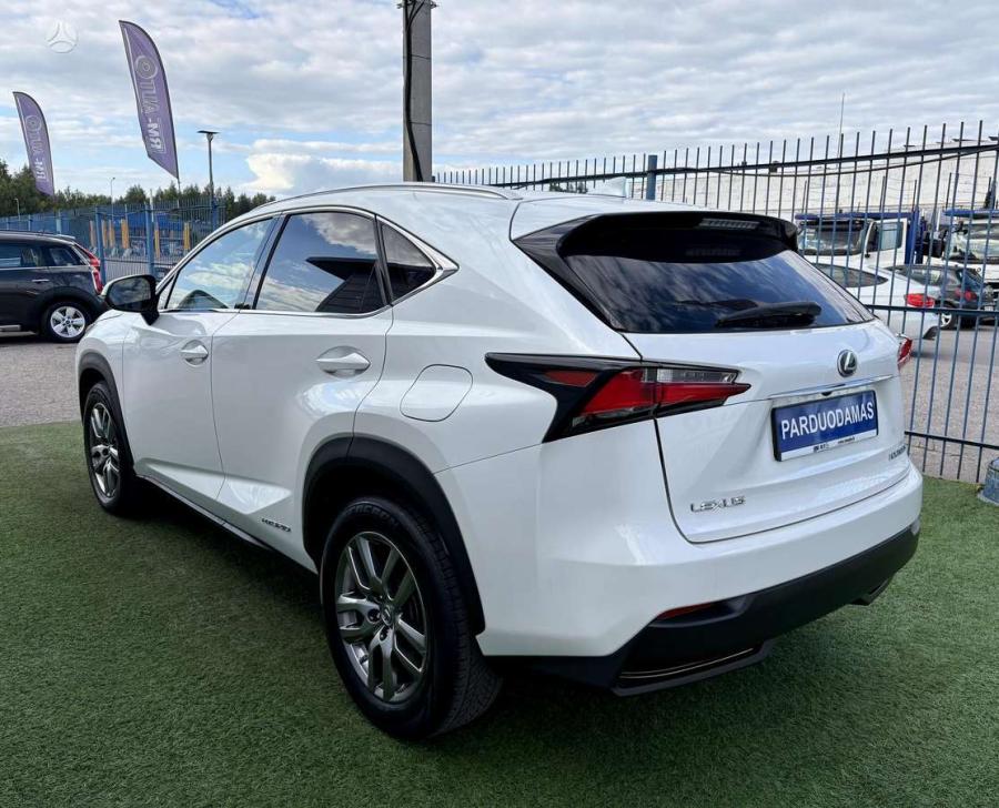 White Lexus NX 300h 2015 in Panevezys, with an engine capacity of 2.49 L and mileage of 150 thousand km for 16900 €, photo 8 on AUTOMOTO.COM.LV