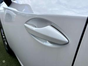White Lexus NX 300h 2015 in Panevezys, with an engine capacity of 2.49 L and mileage of 150 thousand km for 16900 €, photo 9 on AUTOMOTO.COM.LV