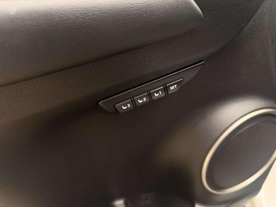 Белый Лексус NX 300h 2015 в Вильнюс, объемом двигателя 2.49 л и пробегом 126 тыс. км за 22500 €, фото 16 на AUTOMOTO.COM.LV