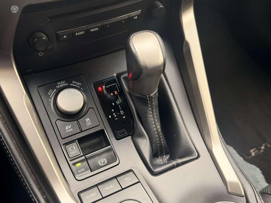 Белый Лексус NX 300h 2015 в Вильнюс, объемом двигателя 2.49 л и пробегом 126 тыс. км за 22500 €, фото 38 на AUTOMOTO.COM.LV