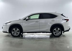 White Lexus NX 300h 2016 in Vilnius, with an engine capacity of 2.49 L and mileage of 103 thousand km for 23900 €, photo 3 on AUTOMOTO.COM.LV