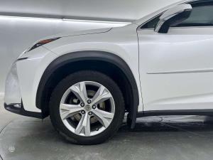 White Lexus NX 300h 2016 in Vilnius, with an engine capacity of 2.49 L and mileage of 103 thousand km for 23900 €, photo 14 on AUTOMOTO.COM.LV