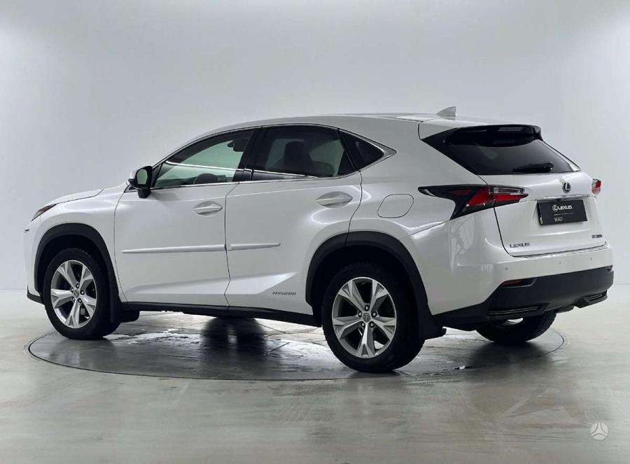 White Lexus NX 300h 2016 in Vilnius, with an engine capacity of 2.49 L and mileage of 103 thousand km for 23900 €, photo 16 on AUTOMOTO.COM.LV