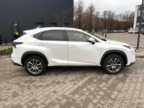 Balts Lexus NX 300h 2016 Kauņa, ar dzinēja tilpumu 2.49 L un nobraukumu 220 tūkst. km par 17800 €, foto 3 vietnē AUTOMOTO.COM.LV