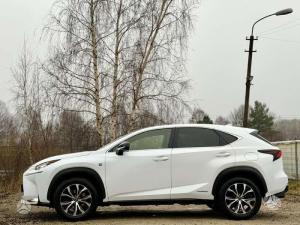 White Lexus NX 300h 2016 in Siauliai, with an engine capacity of 2.49 L and mileage of 194 thousand km for 22300 €, photo 13 on AUTOMOTO.COM.LV