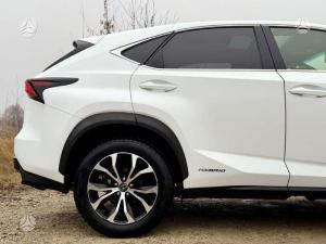 White Lexus NX 300h 2016 in Siauliai, with an engine capacity of 2.49 L and mileage of 194 thousand km for 22300 €, photo 9 on AUTOMOTO.COM.LV