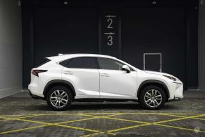 White Lexus NX 300h 2016 in Vilnius, with an engine capacity of 2.49 L and mileage of 192 thousand km for 18000 €, photo 6 on AUTOMOTO.COM.LV