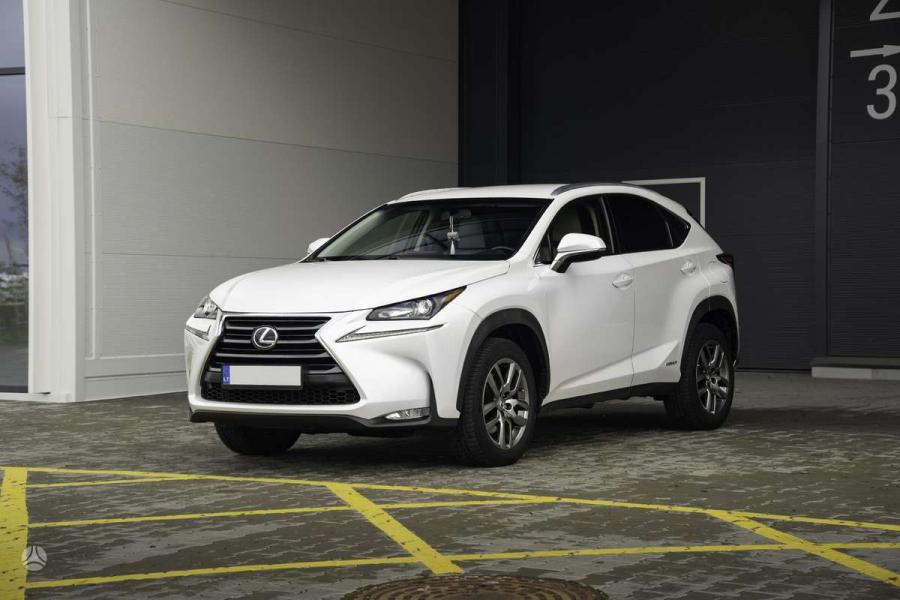 White Lexus NX 300h 2016 in Vilnius, with an engine capacity of 2.49 L and mileage of 192 thousand km for 18000 €, photo 8 on AUTOMOTO.COM.LV
