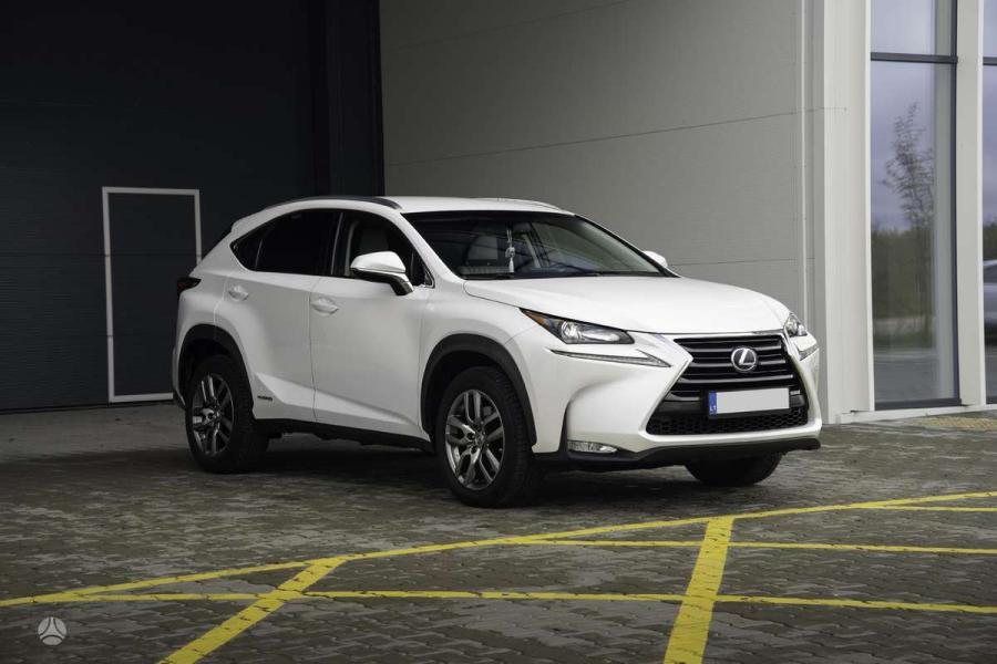 White Lexus NX 300h 2016 in Vilnius, with an engine capacity of 2.49 L and mileage of 192 thousand km for 18000 €, photo 9 on AUTOMOTO.COM.LV