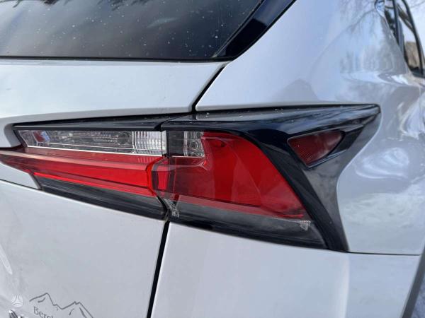 Balts Lexus NX 300h 2016 Daugavpils, ar dzinēja tilpumu 2.49 L un nobraukumu 231 tūkst. km par 19400 €, foto 4 vietnē AUTOMOTO.COM.LV