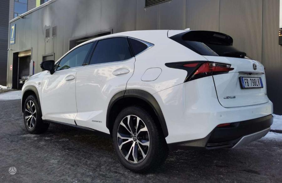 White Lexus NX 300h 2016 in Vilnius, with an engine capacity of 2.49 L and mileage of 118 thousand km for 21395 €, photo 2 on AUTOMOTO.COM.LV