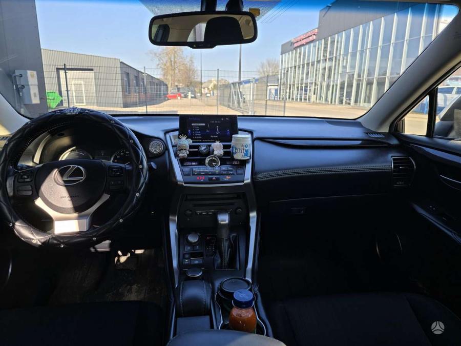 Balts Lexus NX 300h 2016 Alīta, ar dzinēja tilpumu 2.49 L un nobraukumu 185 tūkst. km par 19900 €, foto 9 vietnē AUTOMOTO.COM.LV