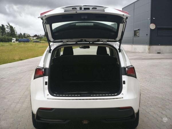 White Lexus NX 300h 2016 in Siauliai, with an engine capacity of 2.50 L and mileage of 212 thousand km for 18300 €, photo 7 on AUTOMOTO.COM.LV