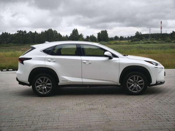 White Lexus NX 300h 2016 in Siauliai, with an engine capacity of 2.50 L and mileage of 212 thousand km for 18300 €, photo 10 on AUTOMOTO.COM.LV