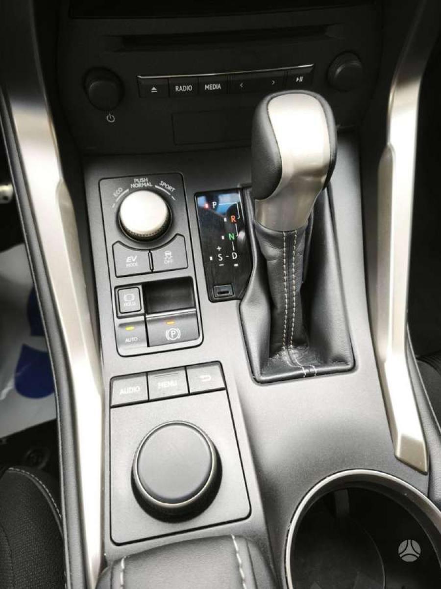 Balts Lexus NX 300h 2016 Šauļi, ar dzinēja tilpumu 2.50 L un nobraukumu 212 tūkst. km par 18300 €, foto 15 vietnē AUTOMOTO.COM.LV