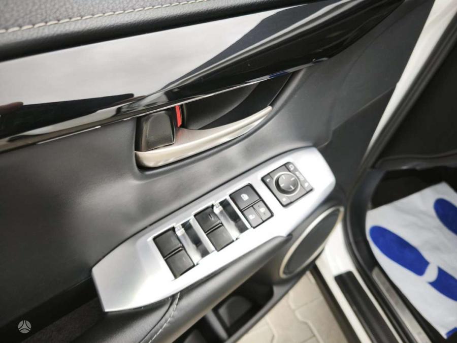 Balts Lexus NX 300h 2016 Šauļi, ar dzinēja tilpumu 2.50 L un nobraukumu 212 tūkst. km par 18300 €, foto 17 vietnē AUTOMOTO.COM.LV
