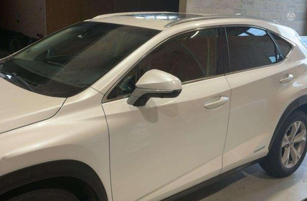 White Lexus NX 300h 2016 in Vilnius, with an engine capacity of 2.49 L and mileage of 159 thousand km for 21999 €, photo 2 on AUTOMOTO.COM.LV