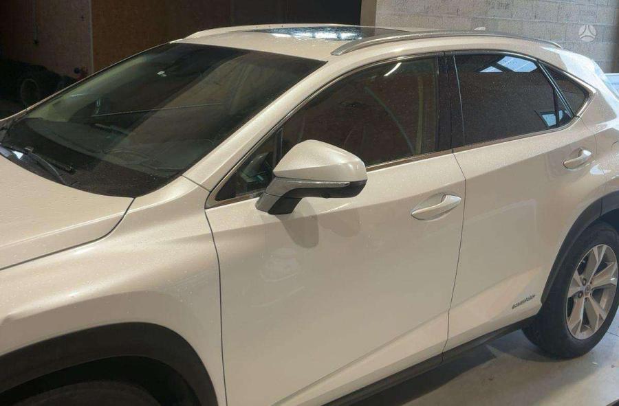 Balts Lexus NX 300h 2016 Viļņa, ar dzinēja tilpumu 2.49 L un nobraukumu 159 tūkst. km par 21999 €, foto 3 vietnē AUTOMOTO.COM.LV