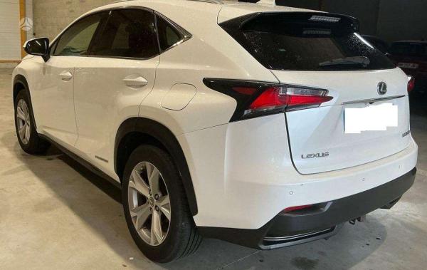 White Lexus NX 300h 2016 in Vilnius, with an engine capacity of 2.49 L and mileage of 159 thousand km for 21999 €, photo 3 on AUTOMOTO.COM.LV