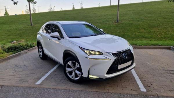 White Lexus NX 300h 2016 in Vilnius, with an engine capacity of 2.49 L and mileage of 207 thousand km for 21500 €, photo 3 on AUTOMOTO.COM.LV