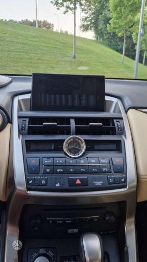 Balts Lexus NX 300h 2016 Viļņa, ar dzinēja tilpumu 2.49 L un nobraukumu 207 tūkst. km par 21500 €, foto 24 vietnē AUTOMOTO.COM.LV