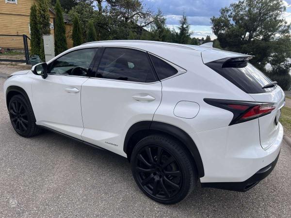 White Lexus NX 300h 2016 in Utena, with an engine capacity of 2.49 L and mileage of 138 thousand km for 20999 €, photo 7 on AUTOMOTO.COM.LV