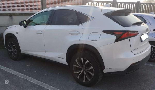 Lexus NX 300h 2016 in Vilnius on AUTOMOTO.COM.LV White Lexus NX 300h 2016 in Vilnius, with an engine capacity of 2.49 L and mileage of 137 thousand km for 21999 €, photo 3 on AUTOMOTO.COM.LV