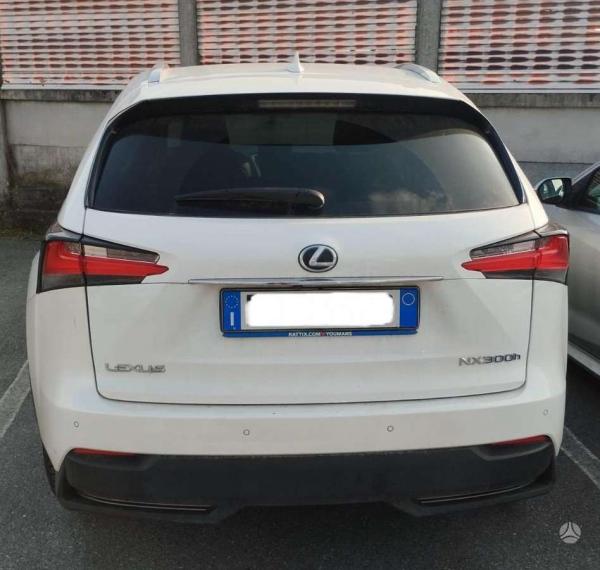 Lexus NX 300h 2016 in Vilnius on AUTOMOTO.COM.LV White Lexus NX 300h 2016 in Vilnius, with an engine capacity of 2.49 L and mileage of 137 thousand km for 21999 €, photo 4 on AUTOMOTO.COM.LV
