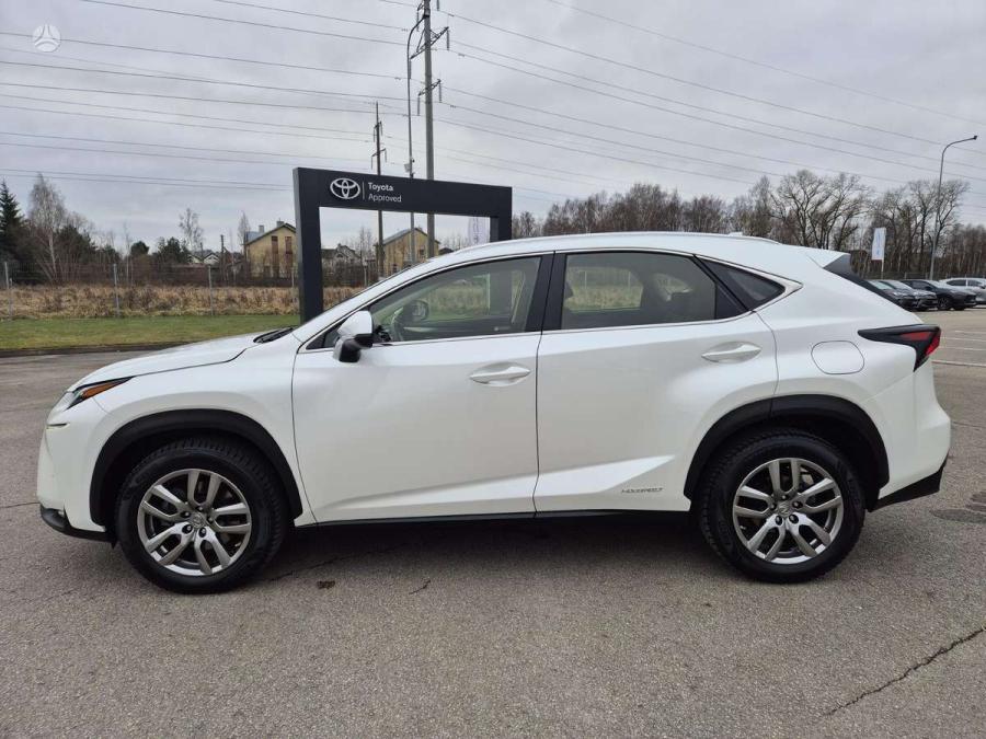 White Lexus NX 300h 2017 in Panevezys, with an engine capacity of 2.49 L and mileage of 117 thousand km for 19500 €, photo 7 on AUTOMOTO.COM.LV