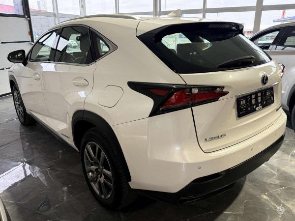 Balts Lexus NX 300h 2017 Panevēža, ar dzinēja tilpumu 2.50 L un nobraukumu 176 tūkst. km par 17900 €, foto 4 vietnē AUTOMOTO.COM.LV