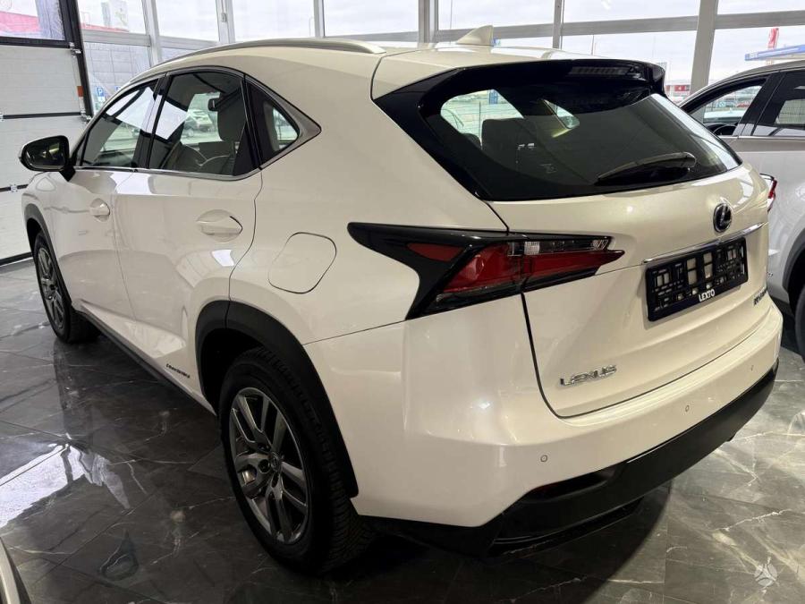 Balts Lexus NX 300h 2017 Panevēža, ar dzinēja tilpumu 2.50 L un nobraukumu 176 tūkst. km par 17900 €, foto 4 vietnē AUTOMOTO.COM.LV