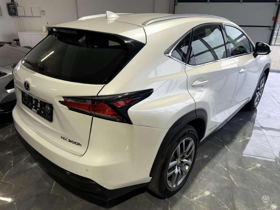 Balts Lexus NX 300h 2017 Panevēža, ar dzinēja tilpumu 2.50 L un nobraukumu 176 tūkst. km par 17900 €, foto 8 vietnē AUTOMOTO.COM.LV