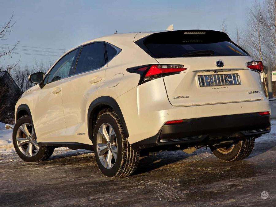 Balts Lexus NX 300h 2017 Tauragė, ar dzinēja tilpumu 2.49 L un nobraukumu 196 tūkst. km par 18500 €, foto 7 vietnē AUTOMOTO.COM.LV