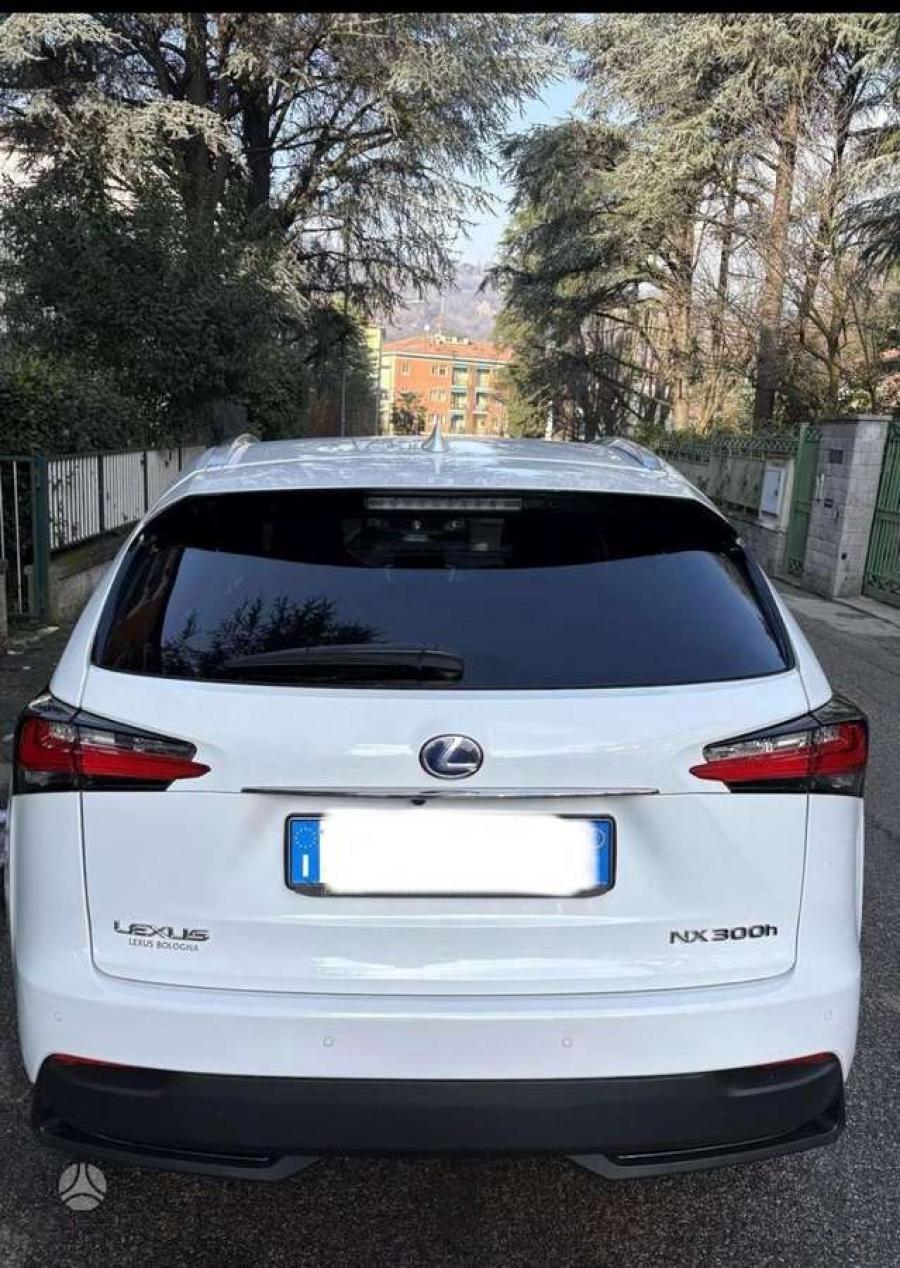 White Lexus NX 300h 2017 in Vilnius, with an engine capacity of 2.49 L and mileage of 109 thousand km for 23999 €, photo 3 on AUTOMOTO.COM.LV