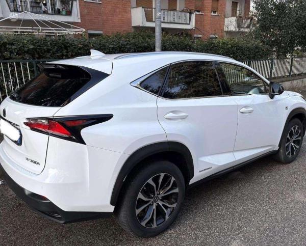 Balts Lexus NX 300h 2017 Viļņa, ar dzinēja tilpumu 2.49 L un nobraukumu 109 tūkst. km par 23999 €, foto 4 vietnē AUTOMOTO.COM.LV