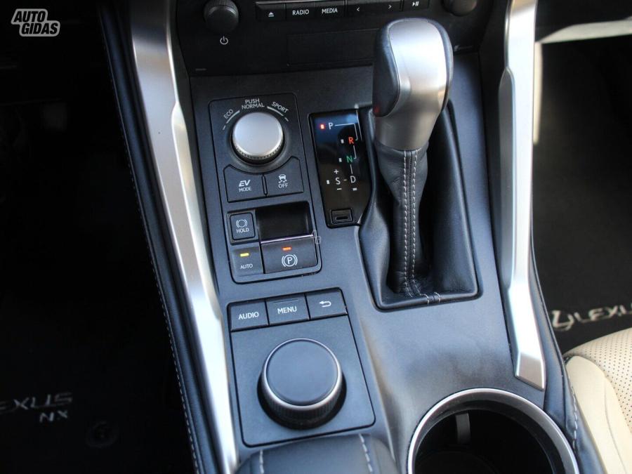 White Lexus NX 300h 2017 in Vilnius, with an engine capacity of 2.50 L and mileage of 125 thousand km for 22700 €, photo 16 on AUTOMOTO.COM.LV