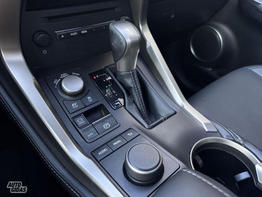 Balts Lexus NX 300h 2017 Avižieniai, ar dzinēja tilpumu 2.50 L un nobraukumu 139 tūkst. km par 21950 €, foto 24 vietnē AUTOMOTO.COM.LV
