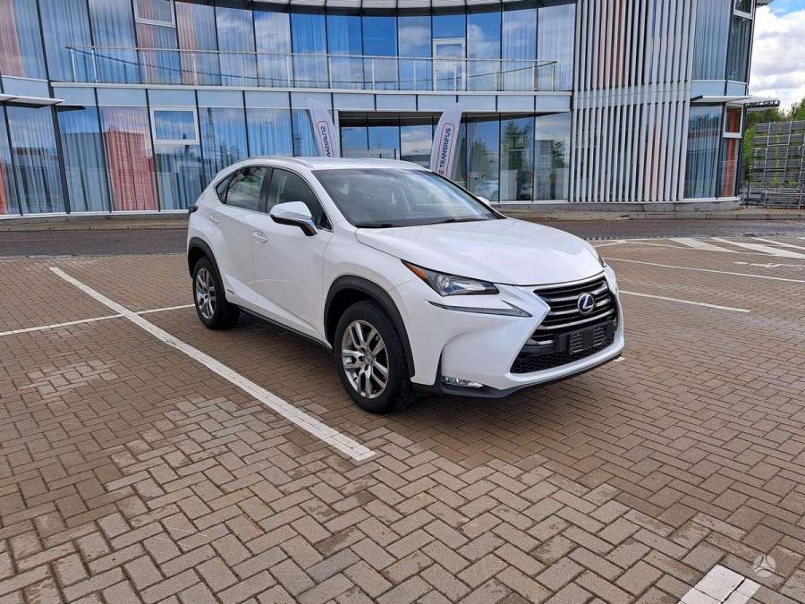 Balts Lexus NX 300h 2017 Panevēža, ar dzinēja tilpumu 2.49 L un nobraukumu 213 tūkst. km par 17300 €, foto 1 vietnē AUTOMOTO.COM.LV